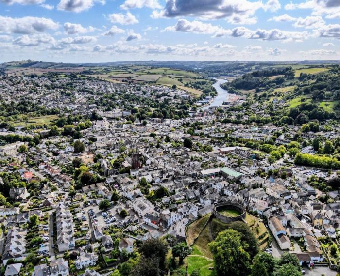 Visit Totnes | Rail and Road Links | Parking | Getting Around